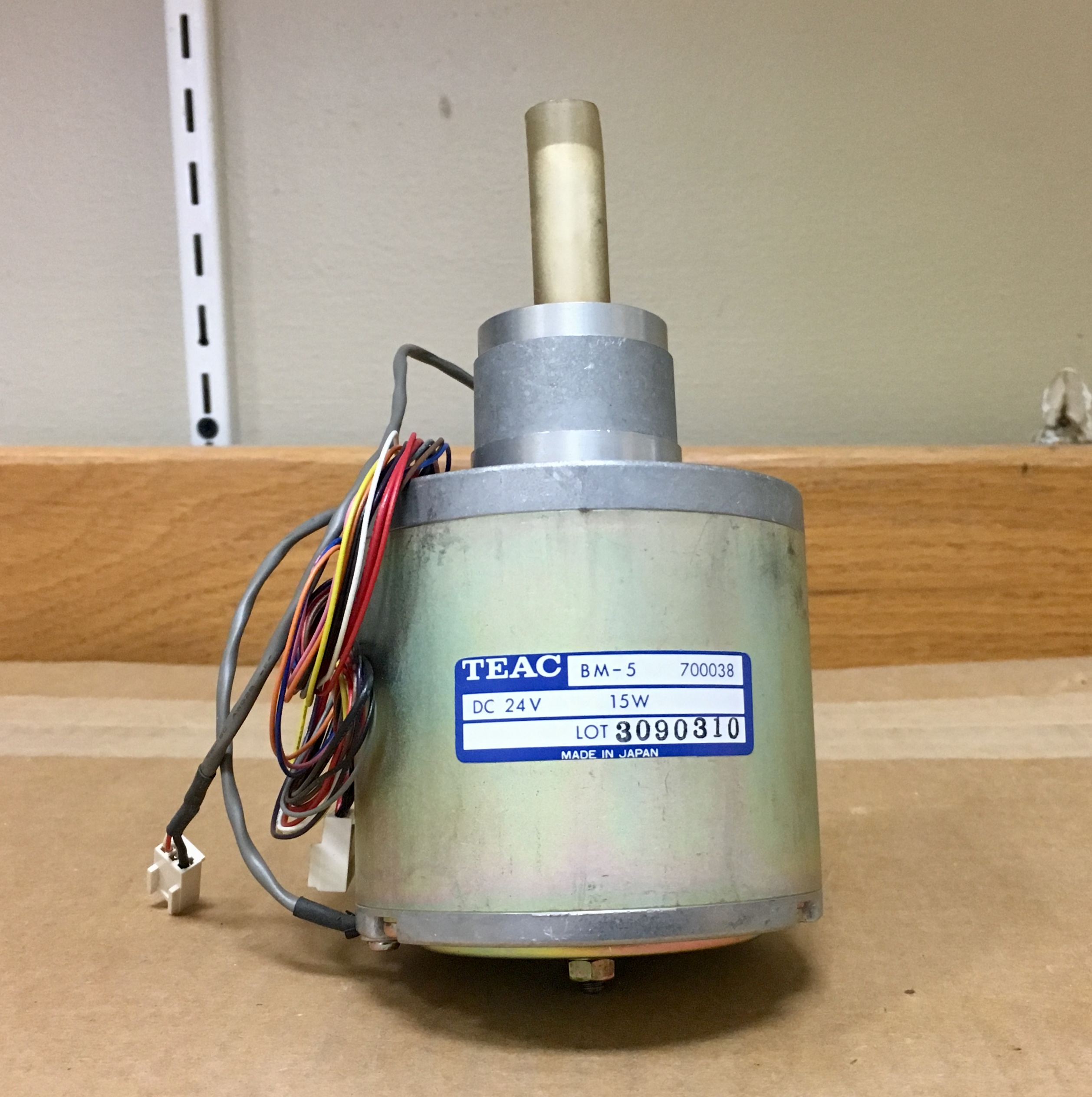MOTOR,CAPSTAN 42NB - 53700038 - TEAC TASCAM PARTS MOTOR,CAPSTAN 42NB - 53700038 - TEAC TASCAM PARTS